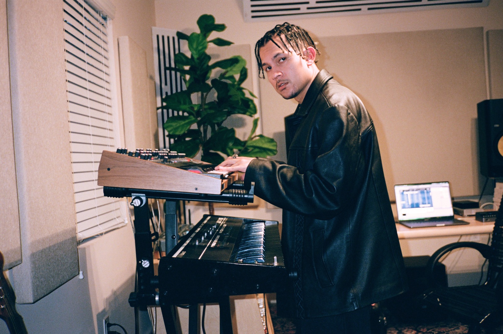 Complete Latin Beatmaking: How To Produce Reggaeton, Trap, & Dance Beats Like A Pro